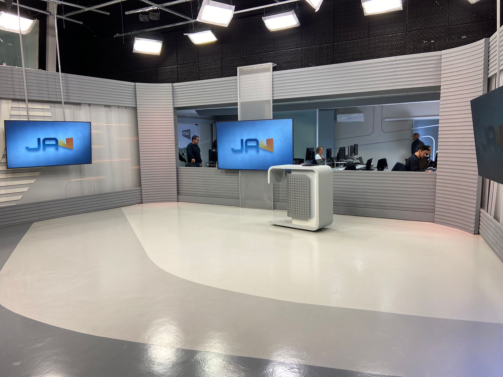NSC TV Blumenau ganha cenário moderno e tecnológico - NSC