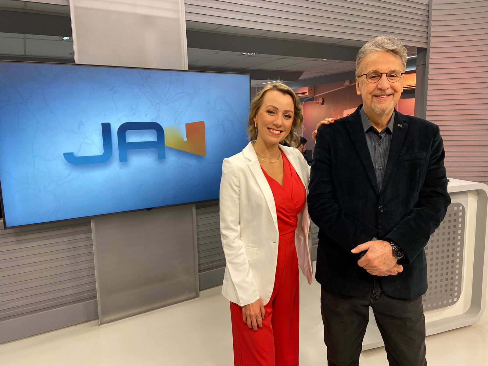 NSC TV Blumenau ganha cenário moderno e tecnológico - NSC